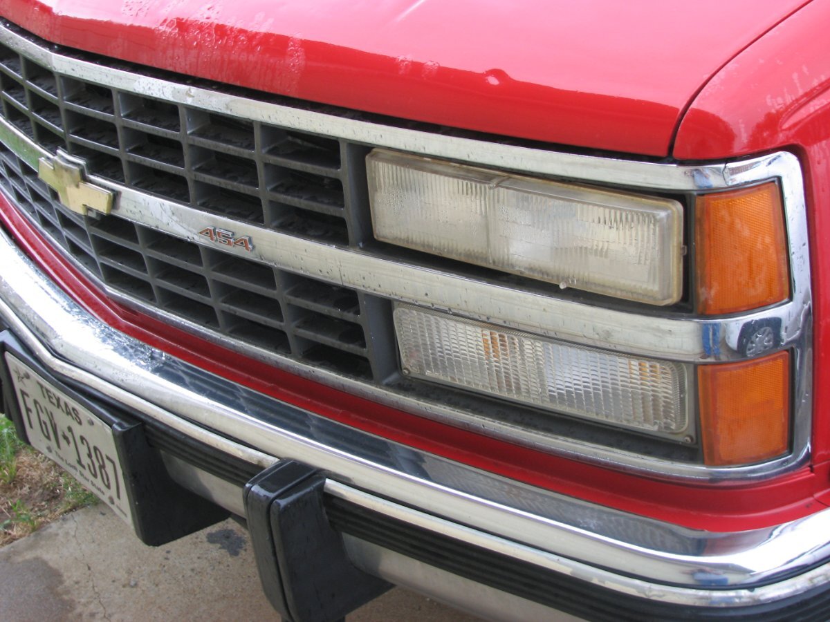 Our old 93 K2500 Suburban on a wet day - General Chat - Red Power ...