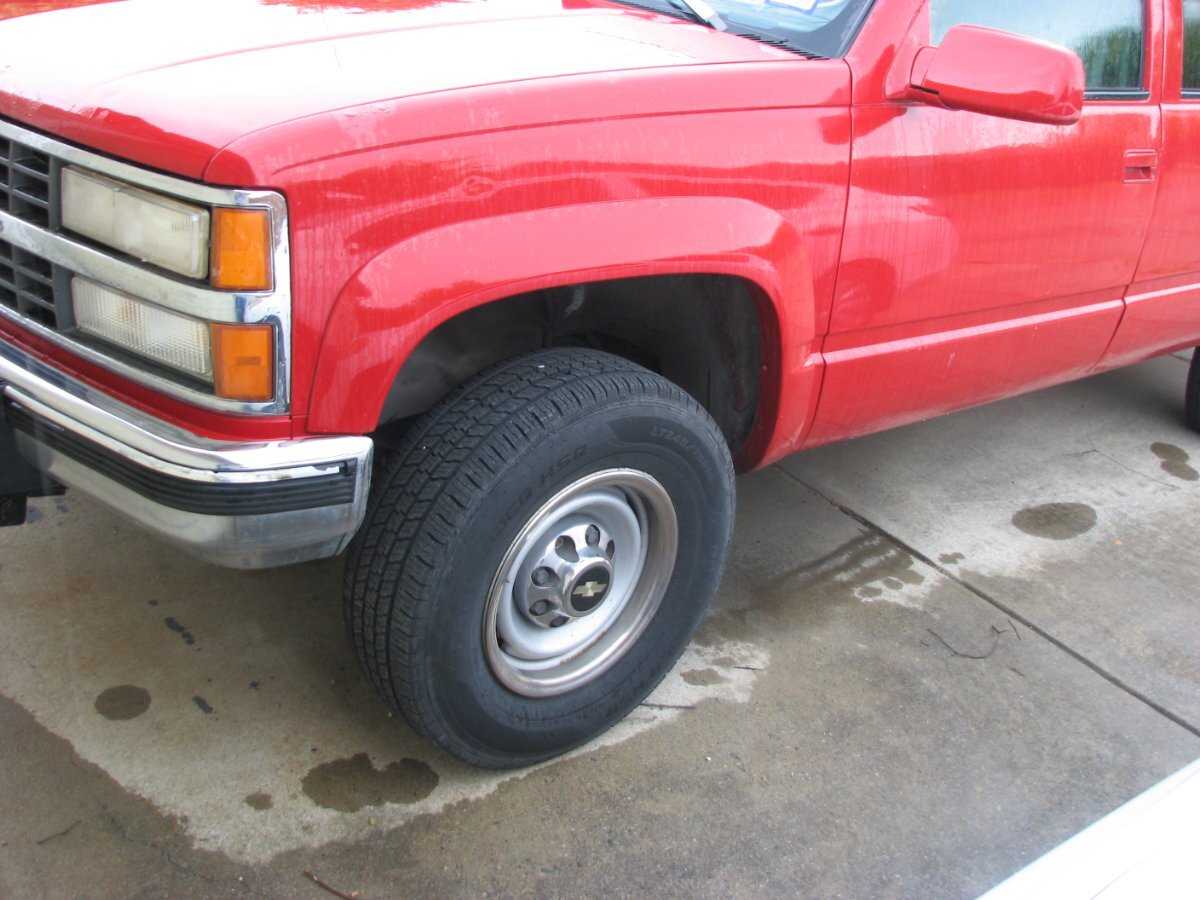 Our old 93 K2500 Suburban on a wet day - General Chat - Red Power ...