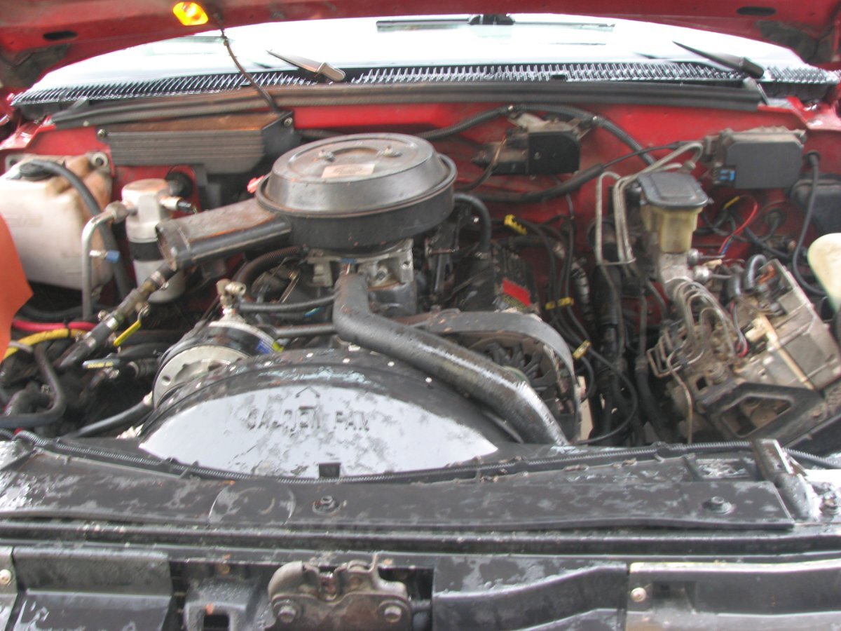 Our old 93 K2500 Suburban on a wet day - General Chat - Red Power ...