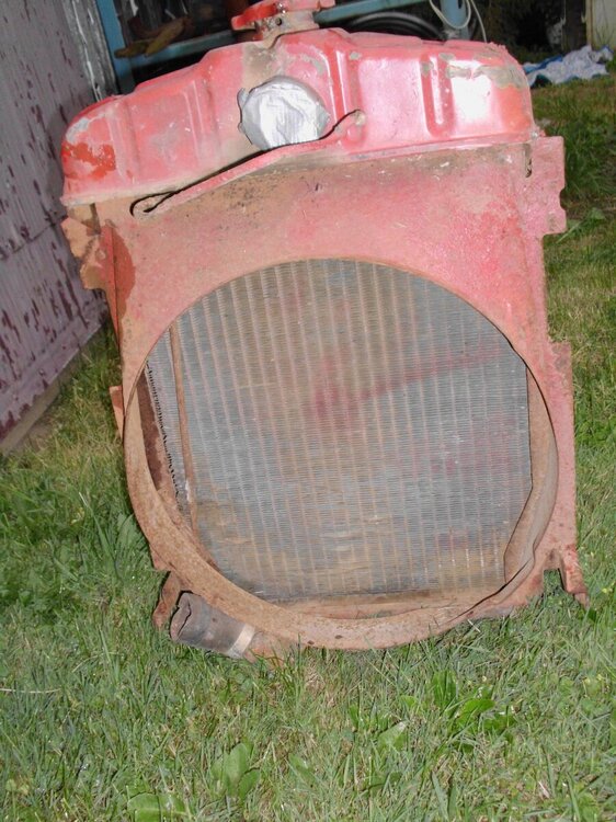 In search of a IH 460 UTILITY tractor radiator... - Projects, Builds ...