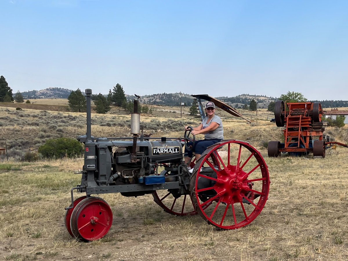 IH Tractors on Montana Farm - Page 982 - General Chat - Red Power ...