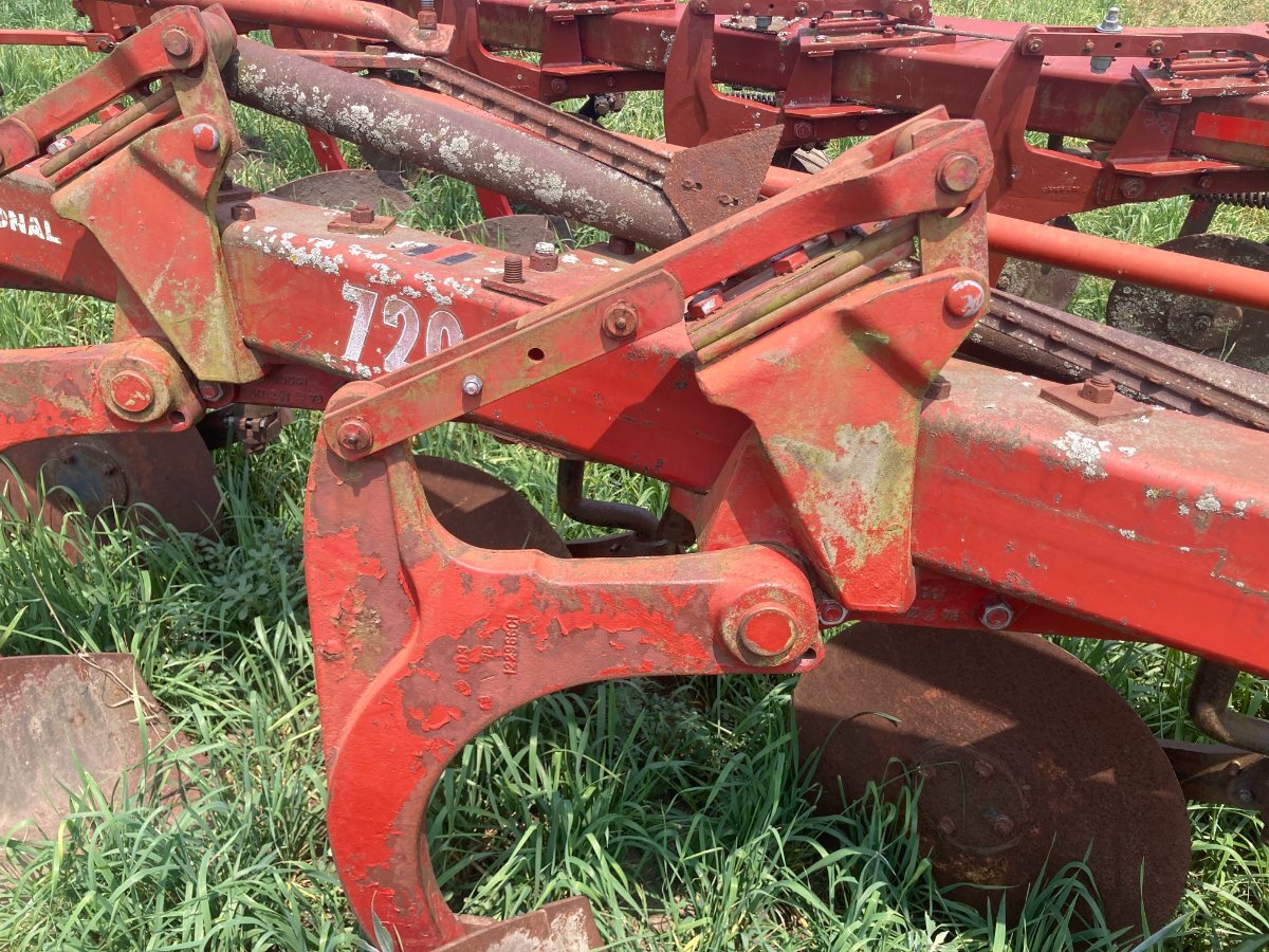 IH 720 plow trip design - Technical IH Talk - Red Power Magazine Community