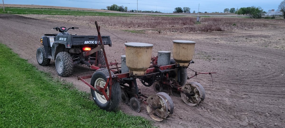 My 249 corn planter. - General Chat - Red Power Magazine Community