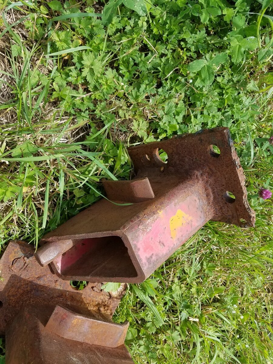 2350/2450 loader brackets - Technical IH Talk - Red Power Magazine ...