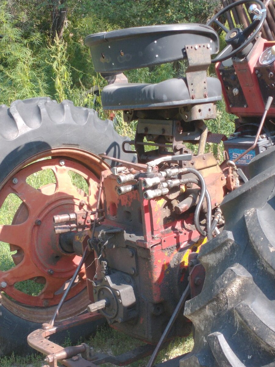 installing Hydraulic Top Link with remote splitter on Case 5250 ...