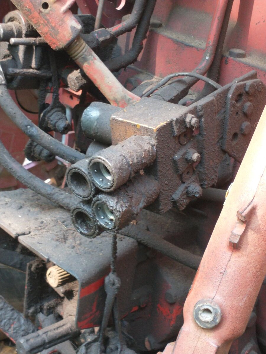 installing Hydraulic Top Link with remote splitter on Case 5250 ...