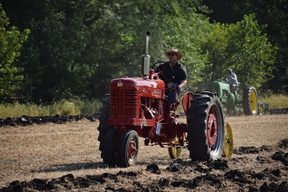 Tractor of the week. Week 38: 400 - General Chat - Red Power Magazine ...