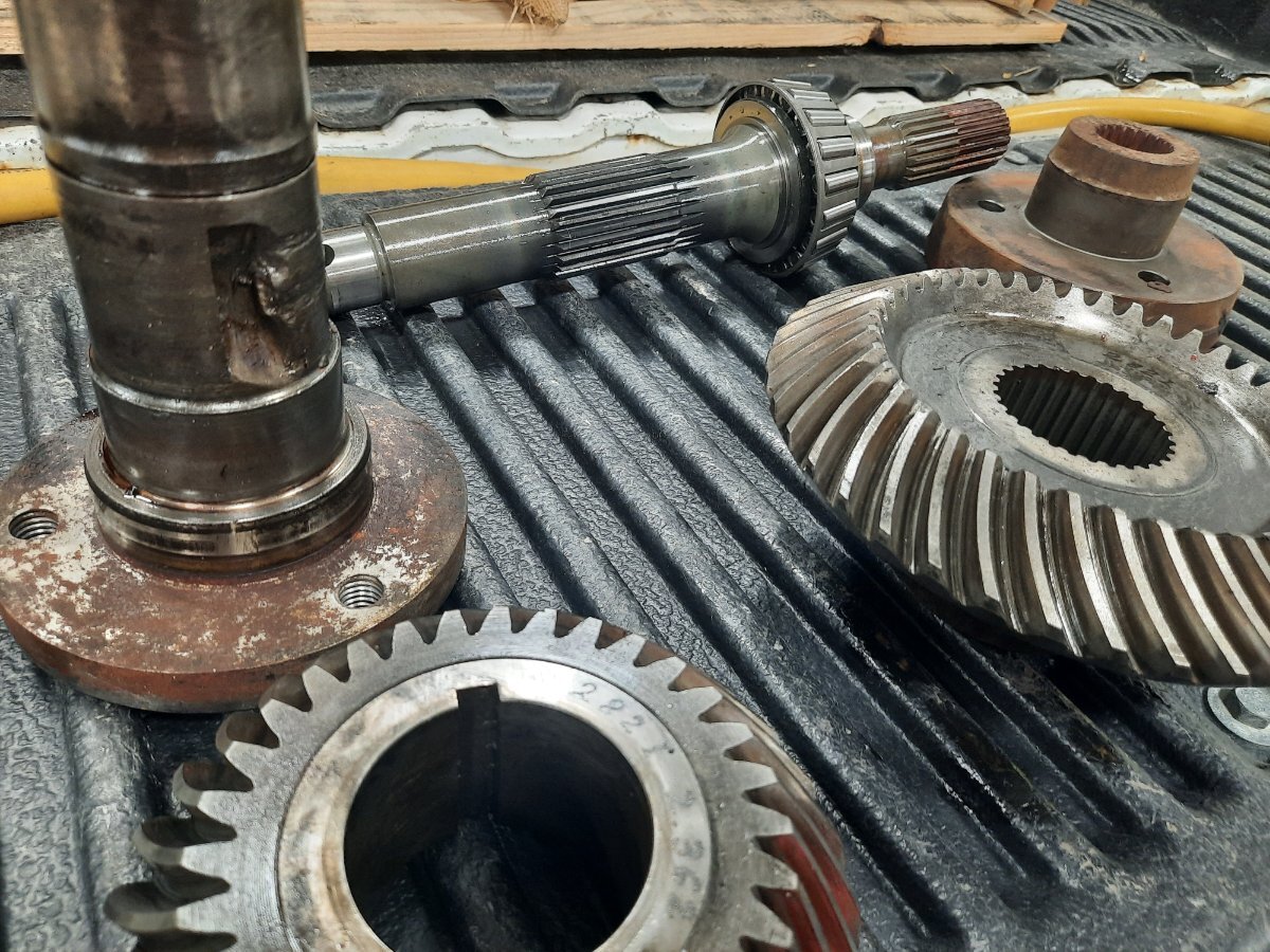 2388 PTO Gearbox sheared key - Technical IH Talk - Red Power Magazine ...