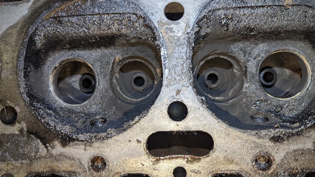 B414 gas engine - stuck exhaust valves - Technical IH Talk - Red Power ...