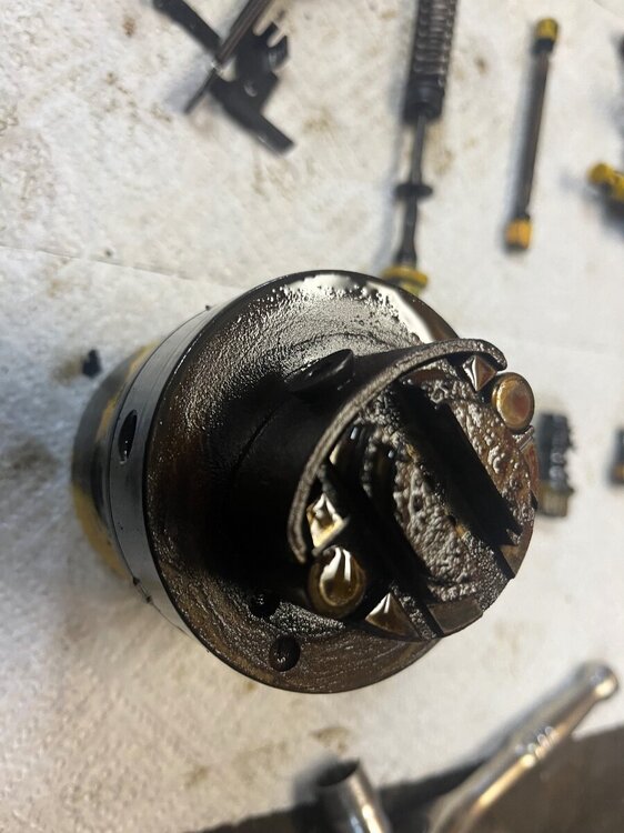 Roosa Master JDB4 Distribution Valve Stuck - Technical IH Talk - Red ...