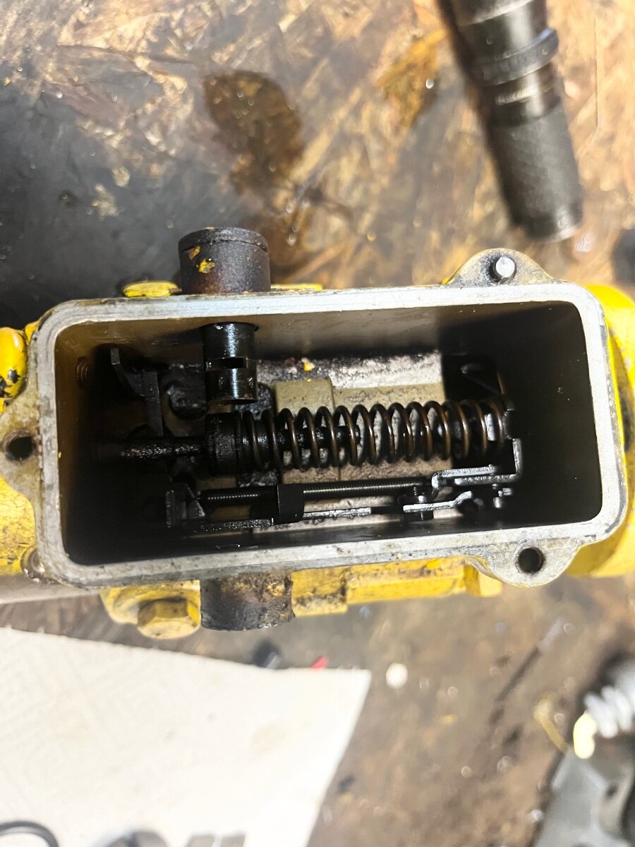 Roosa Master JDB4 Distribution Valve Stuck - Technical IH Talk - Red ...