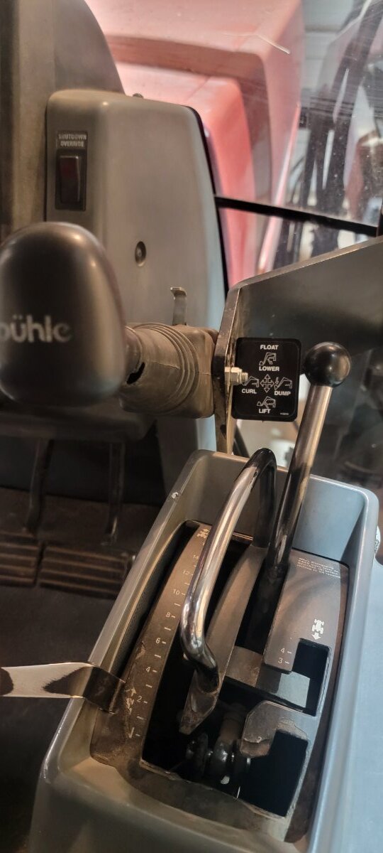 Mid mount loader valve - Technical IH Talk - Red Power Magazine Community