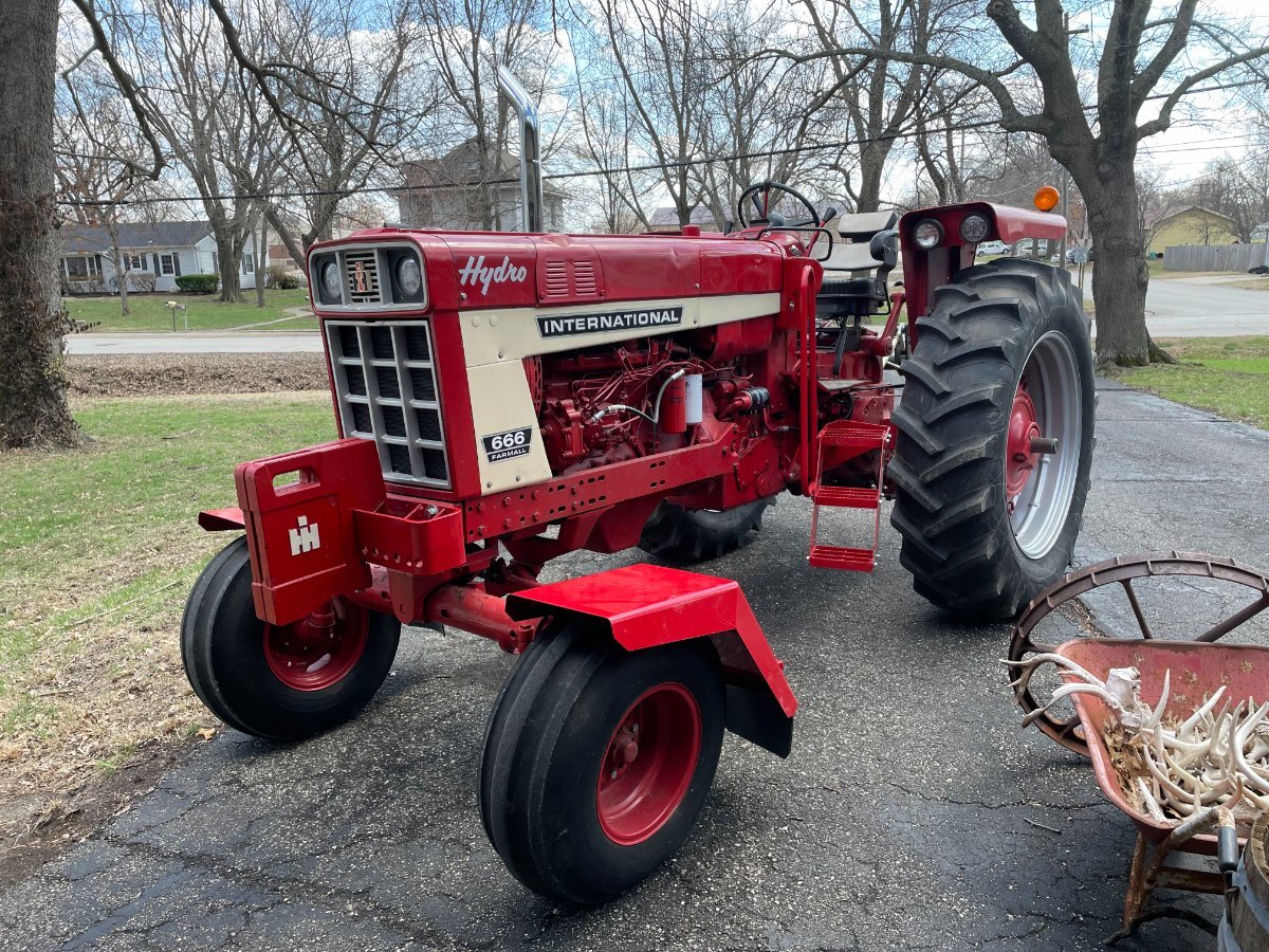 Box car magnum front fenders - Technical IH Talk - Red Power Magazine ...