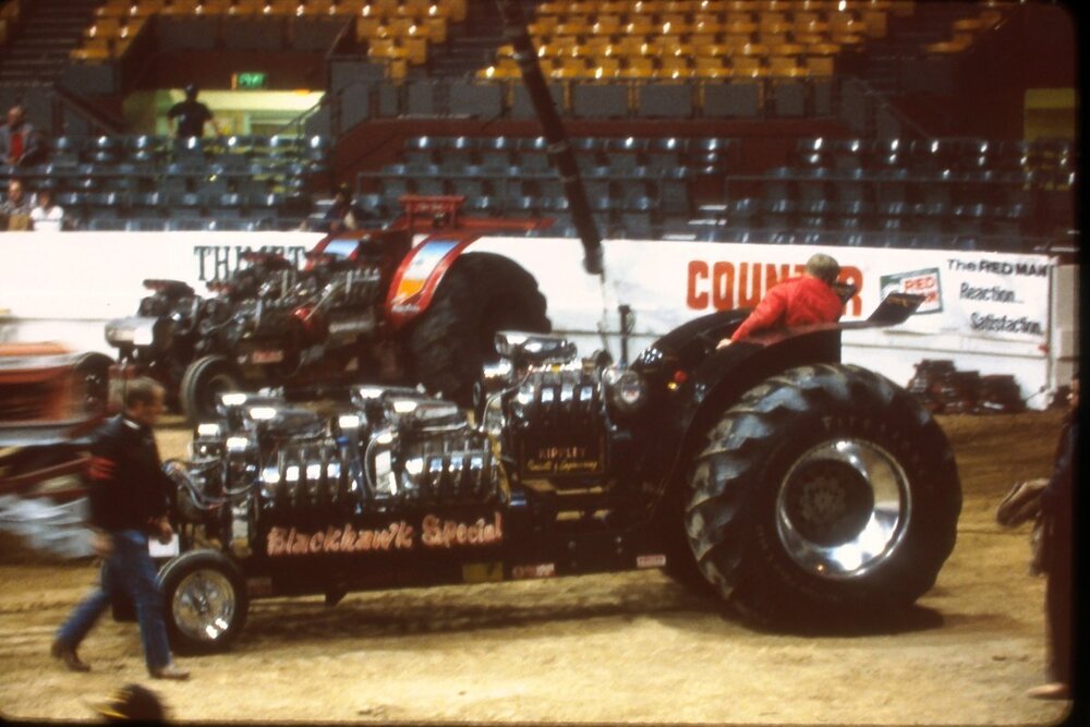 Unlimited modified Pulling tractors - General Chat - Red Power Magazine ...