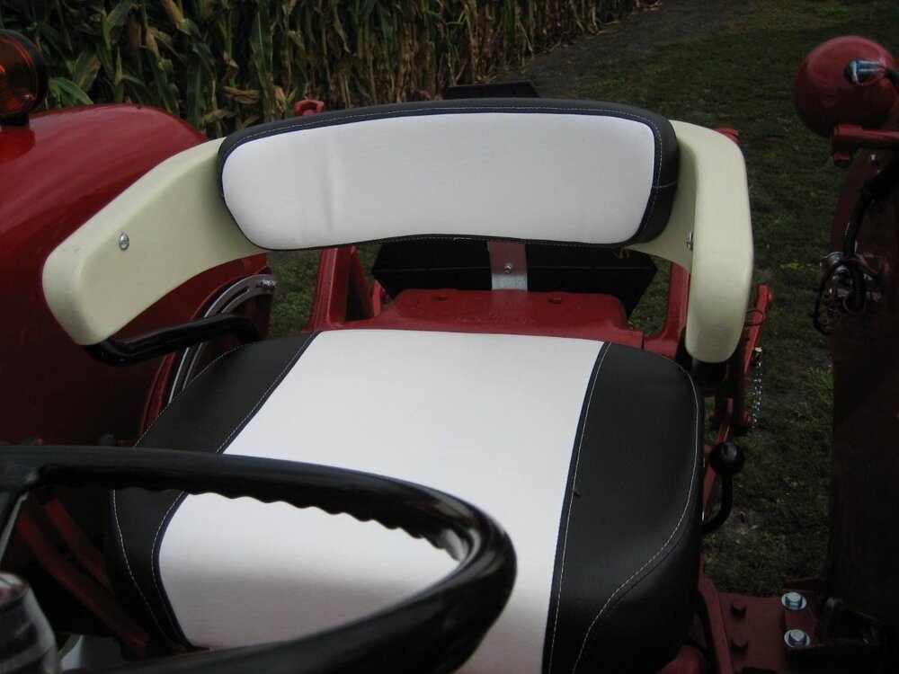 2504 Fiberglass seat pictures - Technical IH Talk - Red Power Magazine ...
