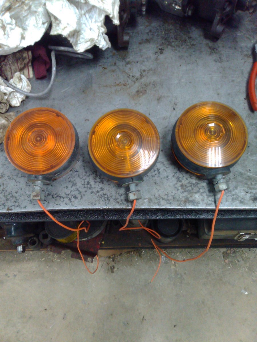 Hobbs Fender or Cab Mount Warning Lamps - Technical IH Talk - Red Power ...