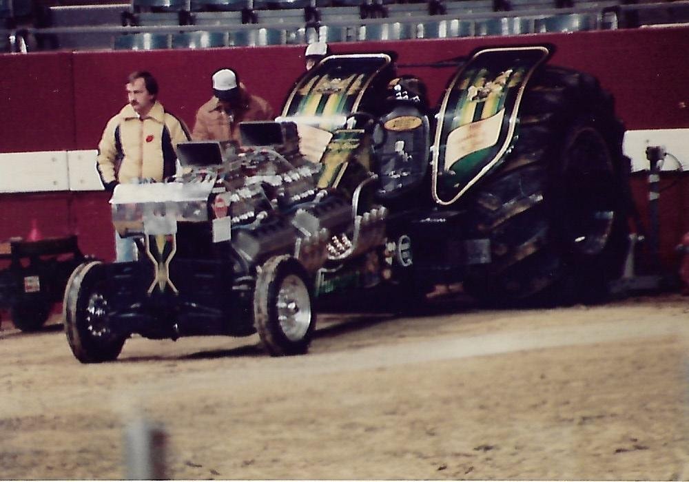 Unlimited modified Pulling tractors - General Chat - Red Power Magazine ...