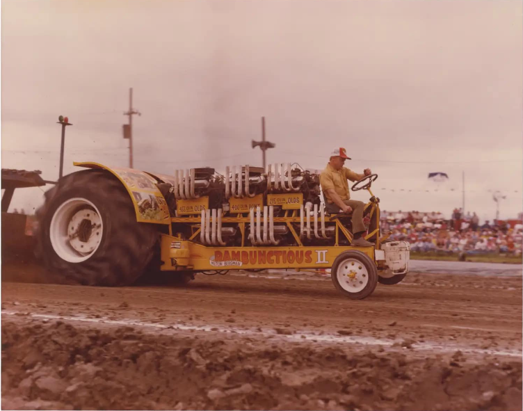 Unlimited modified Pulling tractors - General Chat - Red Power Magazine ...