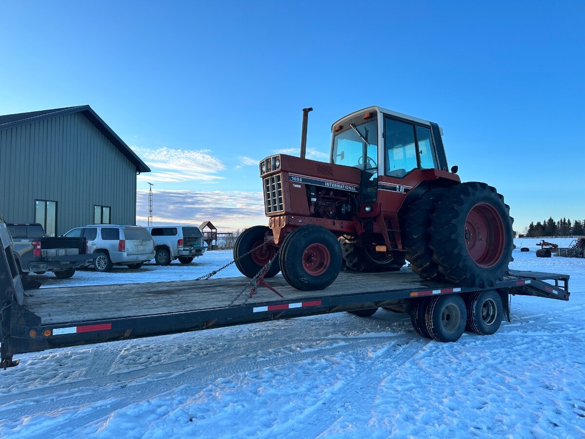 Whats the deal with the tri stripe? - Technical IH Talk - Red Power ...