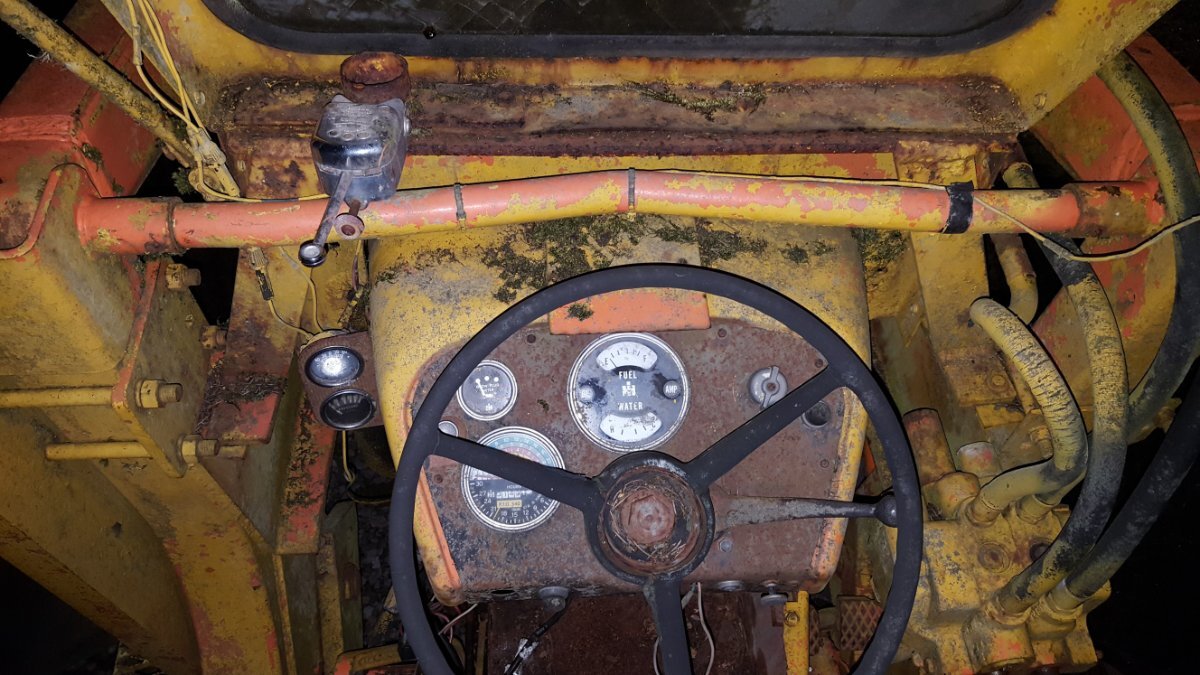 IH 2504 D188 w Loader Backhoe - IH Construction Equipment - Red Power ...