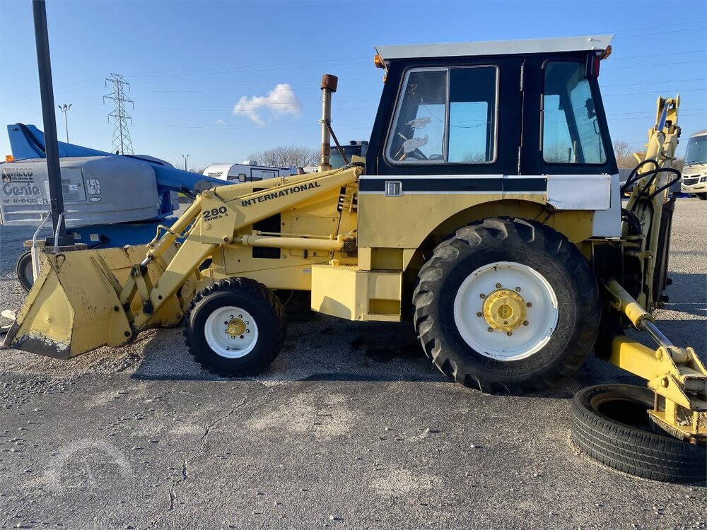 International 280A Backhoe - IH Construction Equipment - Red Power ...