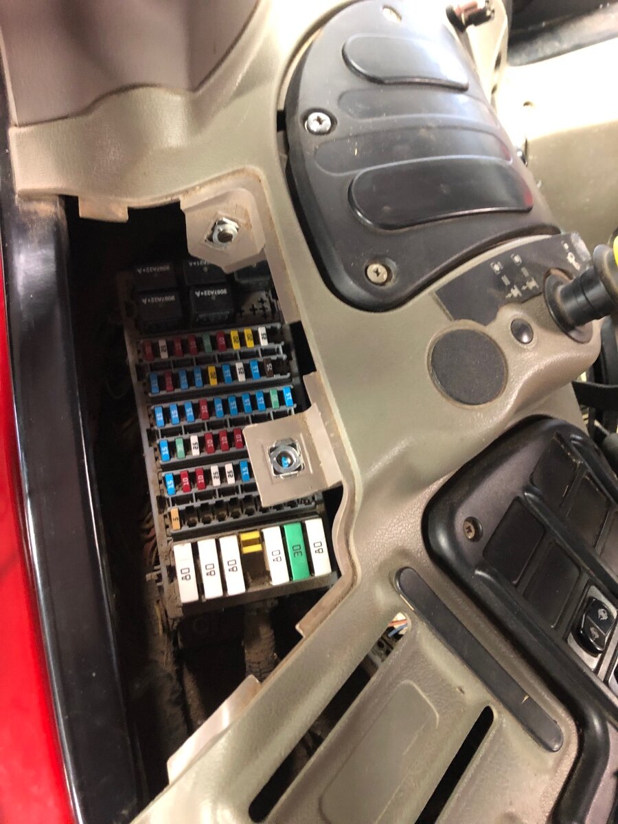 Maxxum 115 cab accessory power - Technical IH Talk - Red Power Magazine ...