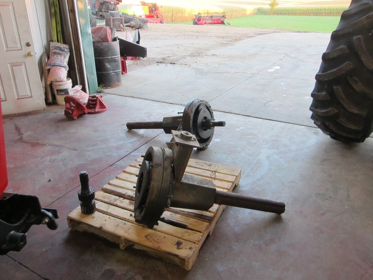 5488 putting rear axles back together. - Technical IH Talk - Red Power ...