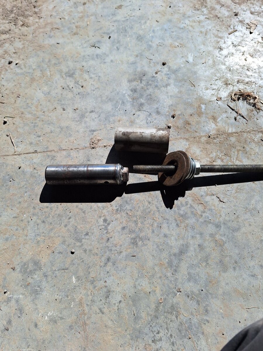 Front axle pin removal picture - Technical IH Talk - Red Power Magazine ...