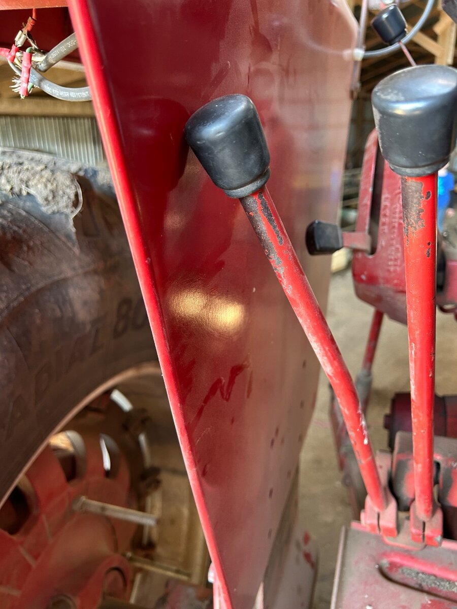 Fender spacing 806 - Technical IH Talk - Red Power Magazine Community