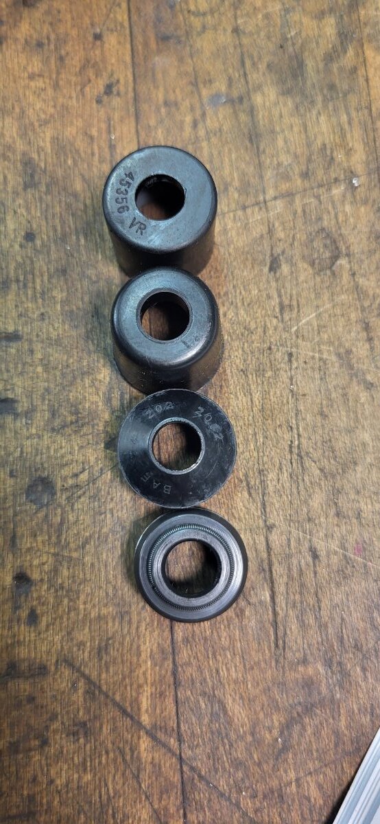 IH C200 Engine (544 Gas) Valve Seals (and 886 D360 Valve Seals ...