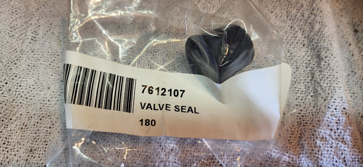 IH C200 Engine (544 Gas) Valve Seals (and 886 D360 Valve Seals ...