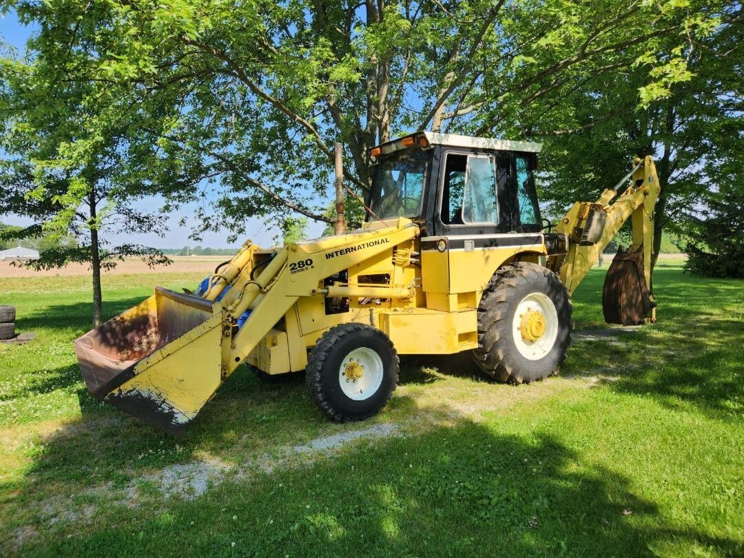 International 280A Backhoe - IH Construction Equipment - Red Power ...