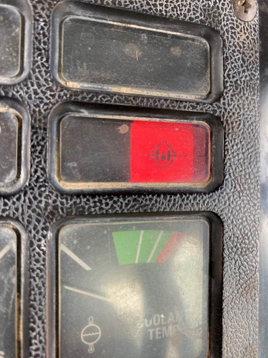 Early serial 4386 - Differential Oil Level alarm comes on/off - What to ...