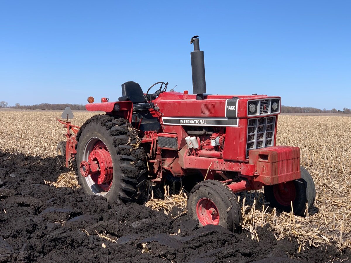 Very brand new open station 1086 back in the seventies pulling a plow ...