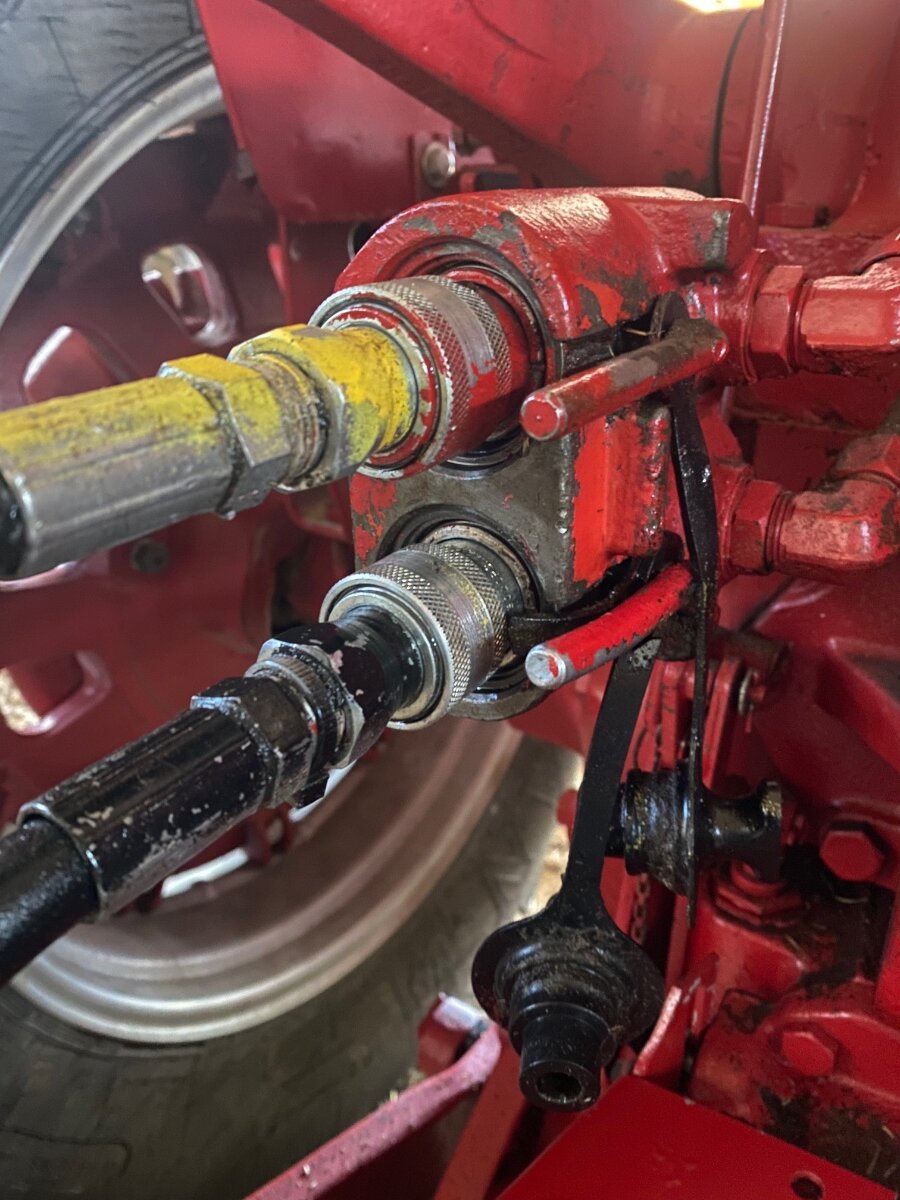 IH 1066 Remote Coupler Orings - Technical IH Talk - Red Power Magazine ...