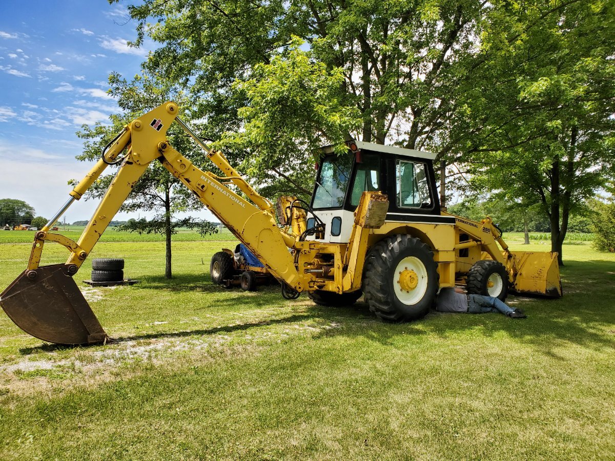 International 280A Backhoe - IH Construction Equipment - Red Power ...
