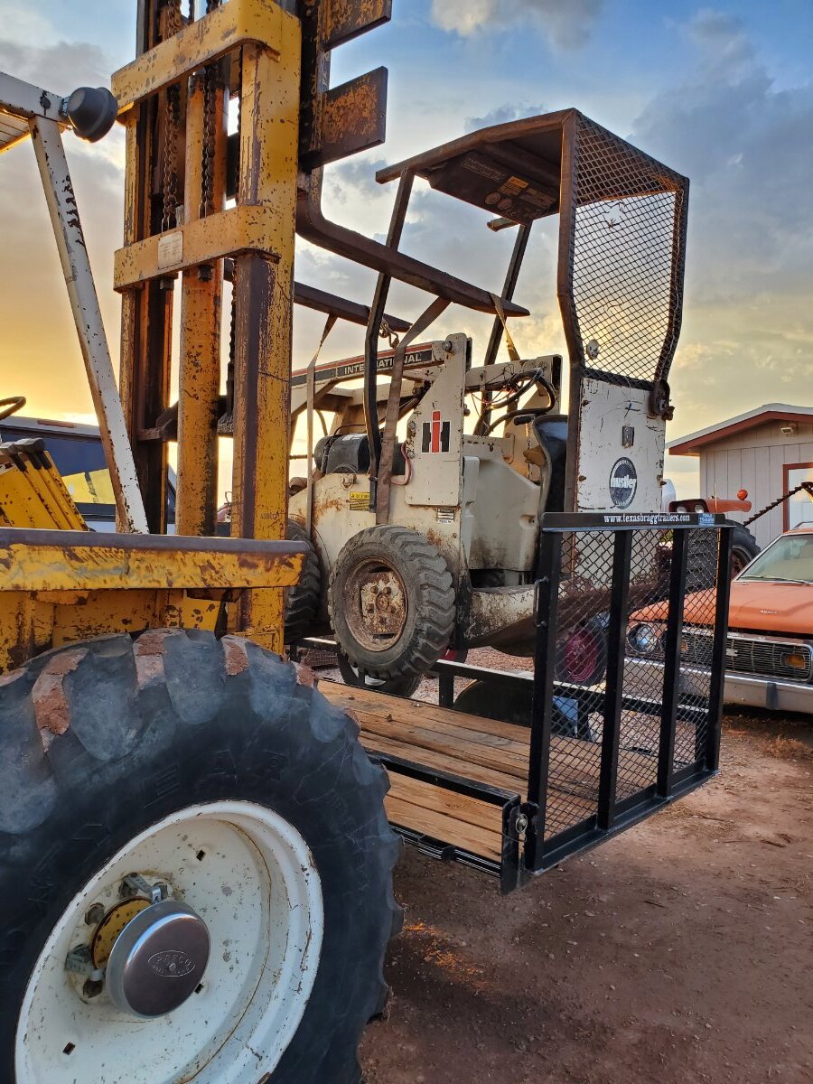 International 4120 Skid Loader - IH Construction Equipment - Red Power ...