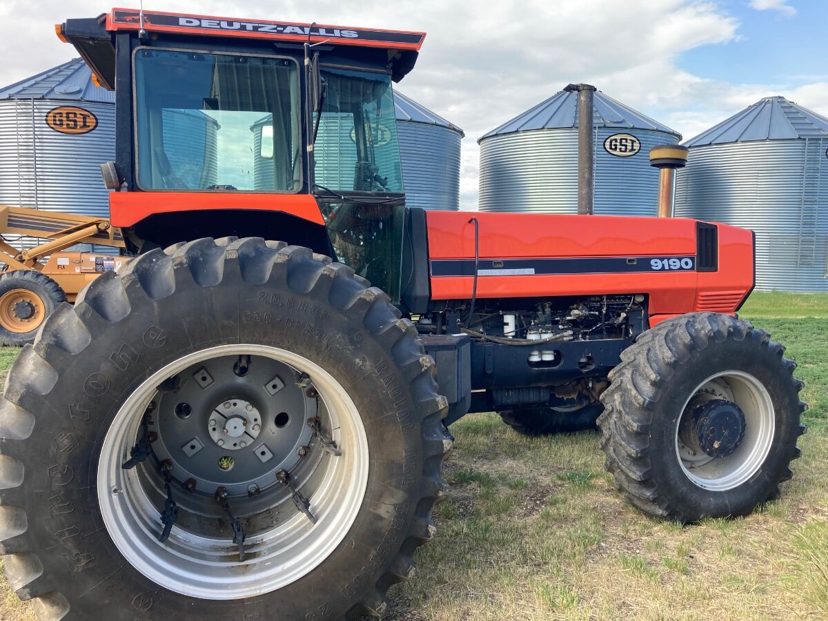Neighbor got his tractor out - General Chat - Red Power Magazine Community