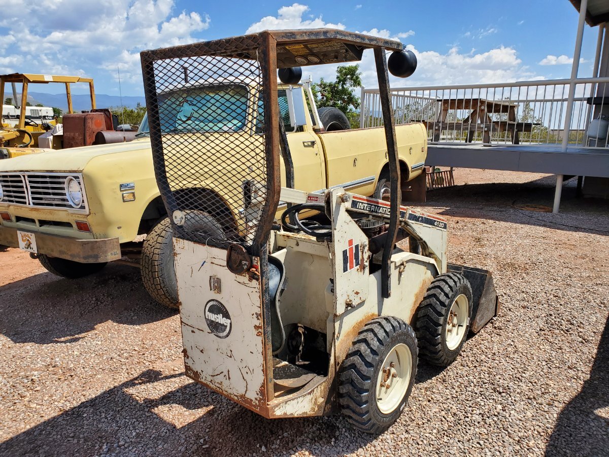 International 4120 Skid Loader - IH Construction Equipment - Red Power ...
