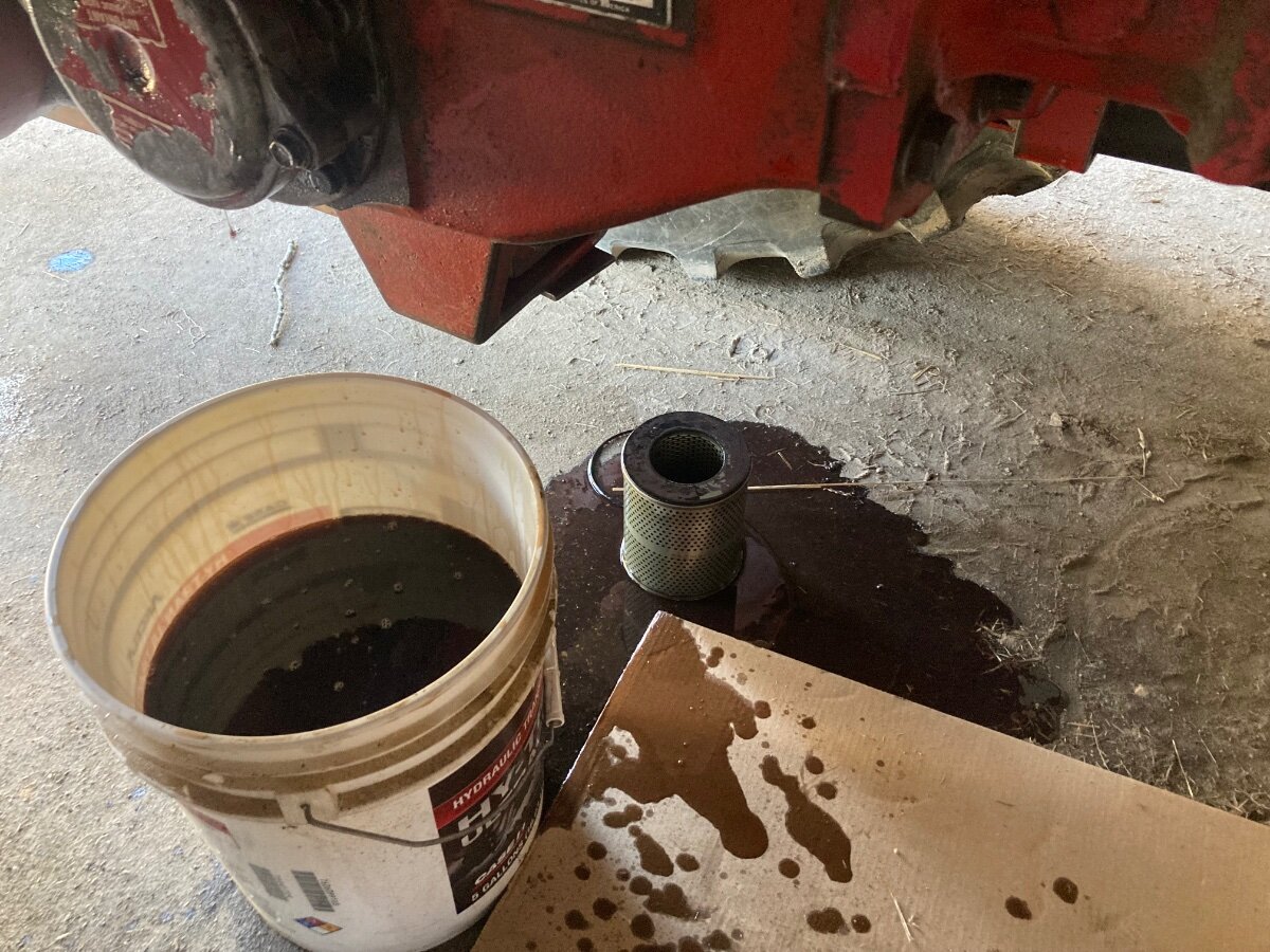 Hydro 186 hydraulic filter change - Technical IH Talk - Red Power ...