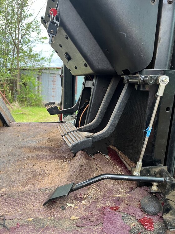 Foot Throttle on a 88 Series - Technical IH Talk - Red Power Magazine ...
