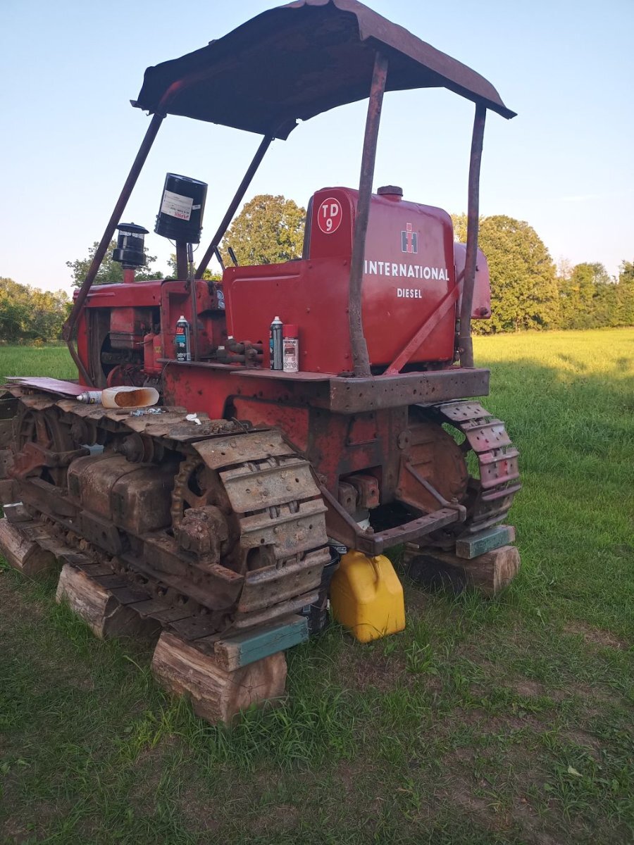 TD9 bottom rollers - IH Construction Equipment - Red Power Magazine ...