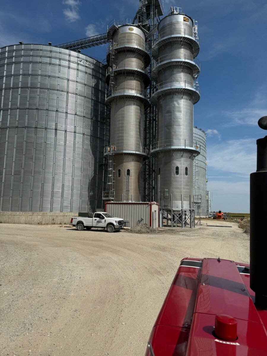 First day of harvest - General Chat - Red Power Magazine Community