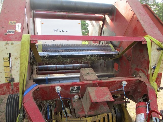 Replacing Pivot Roller on CIH RBX442 Round Baler - Tips - Technical IH ...