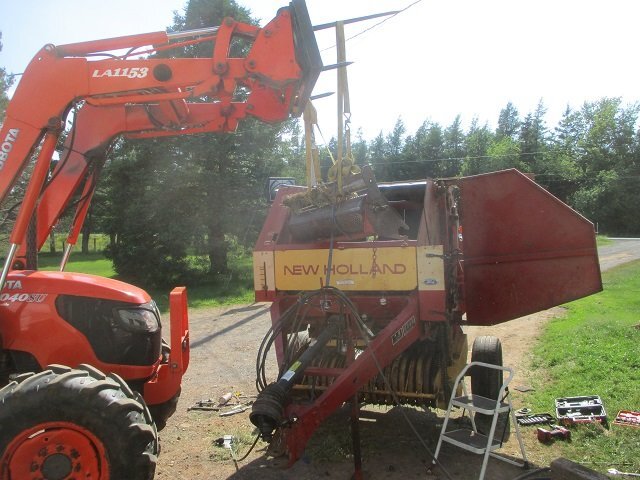 Replacing Pivot Roller on CIH RBX442 Round Baler - Tips - Technical IH ...