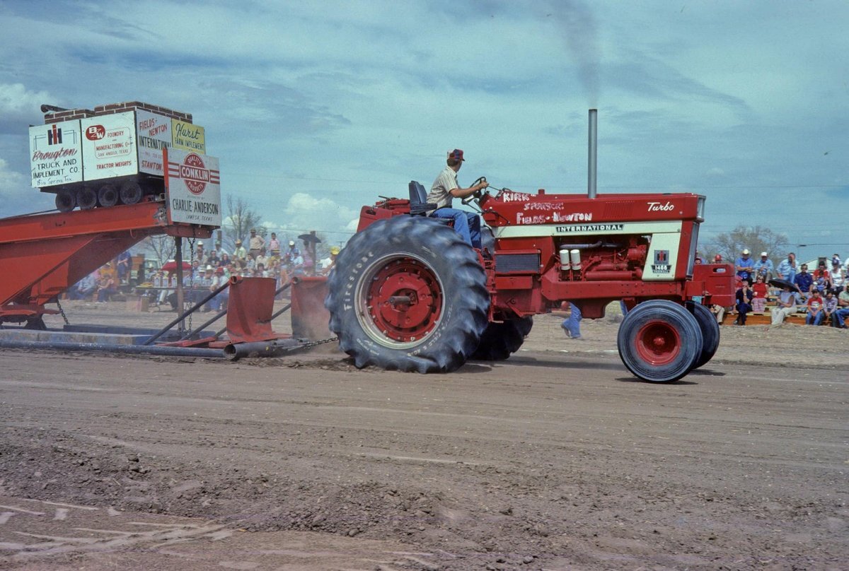 1970s tractor pull down in Texas somewhere - General Chat - Red Power ...