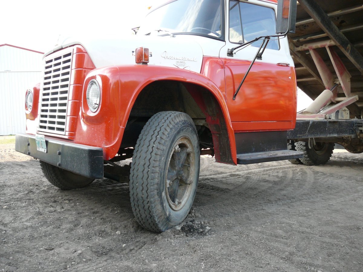 1975 loadstar 1600 - Page 2 - IH Trucks - Red Power Magazine Community