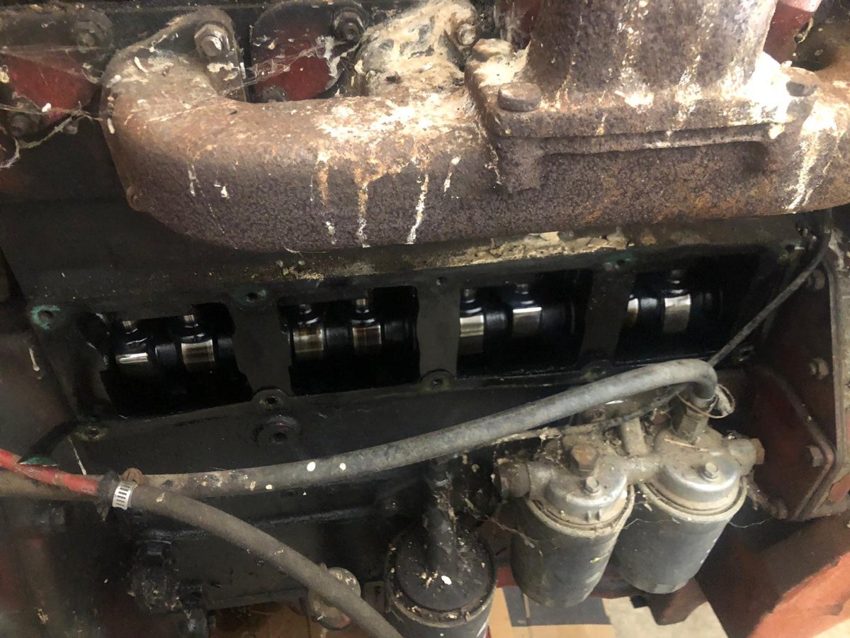 IH 684 Camshaft side cover gasket leaking (a lot!) - Technical IH Talk ...