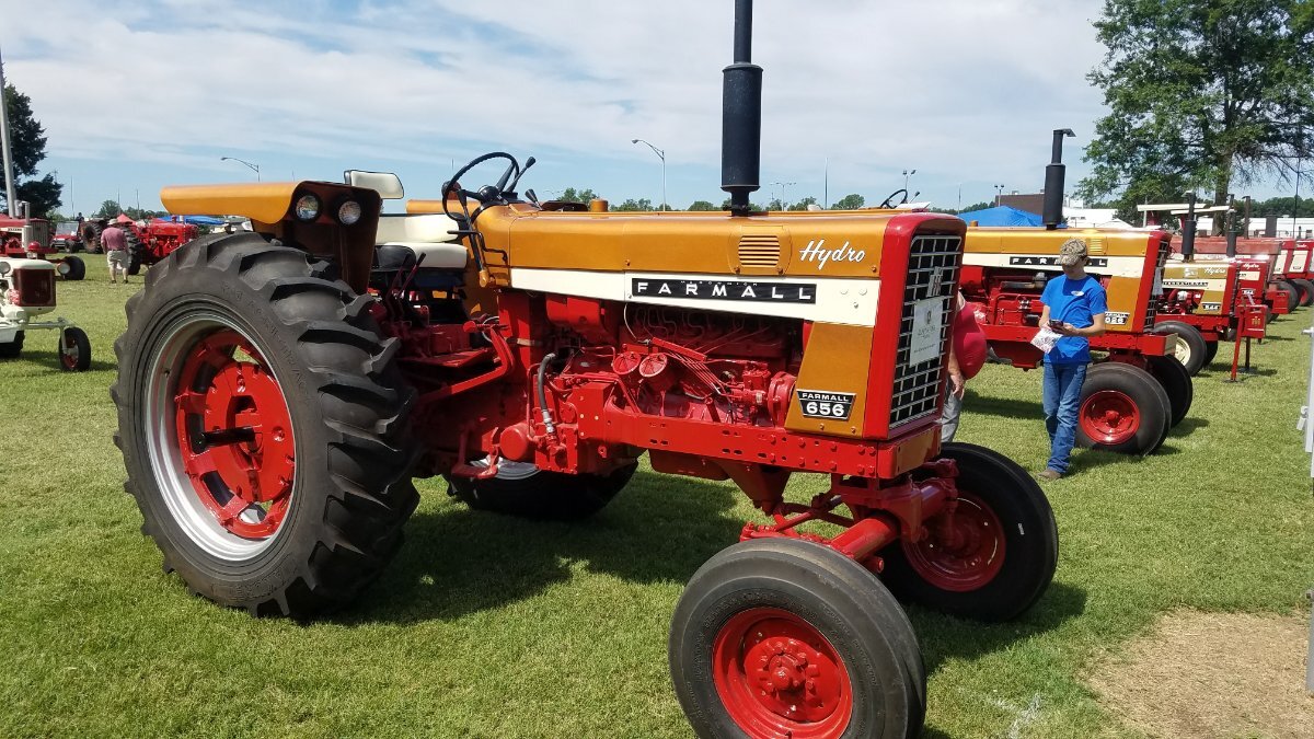 300 Instrument panel color? - Page 2 - Technical IH Talk - Red Power ...