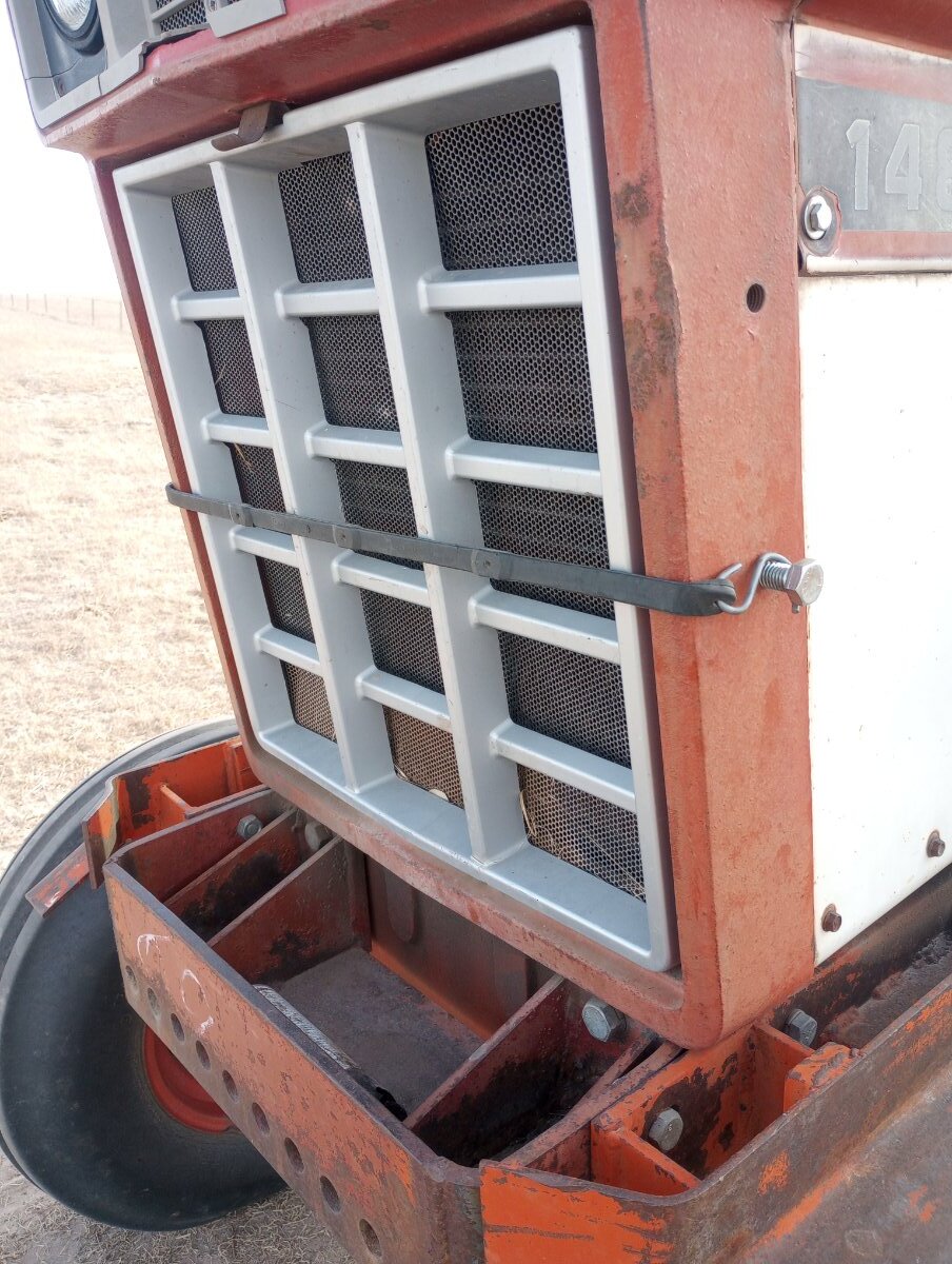 Farmall 560 radiator shutters - Technical IH Talk - Red Power Magazine ...
